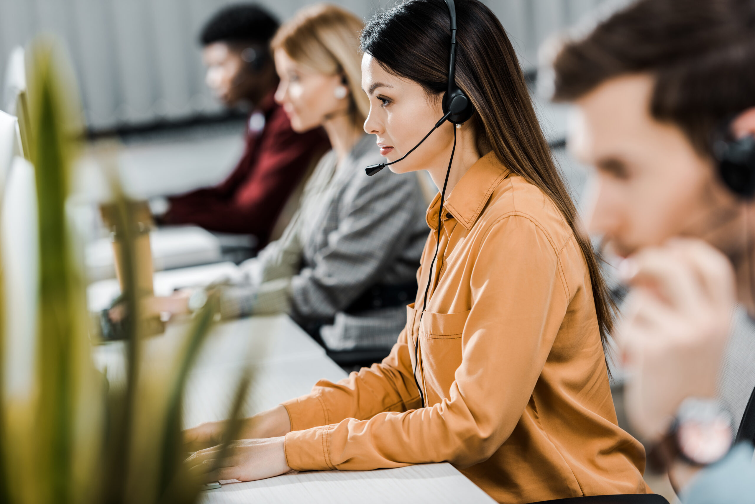 Operador de call center: o que faz, competências e ofertas de emprego ...
